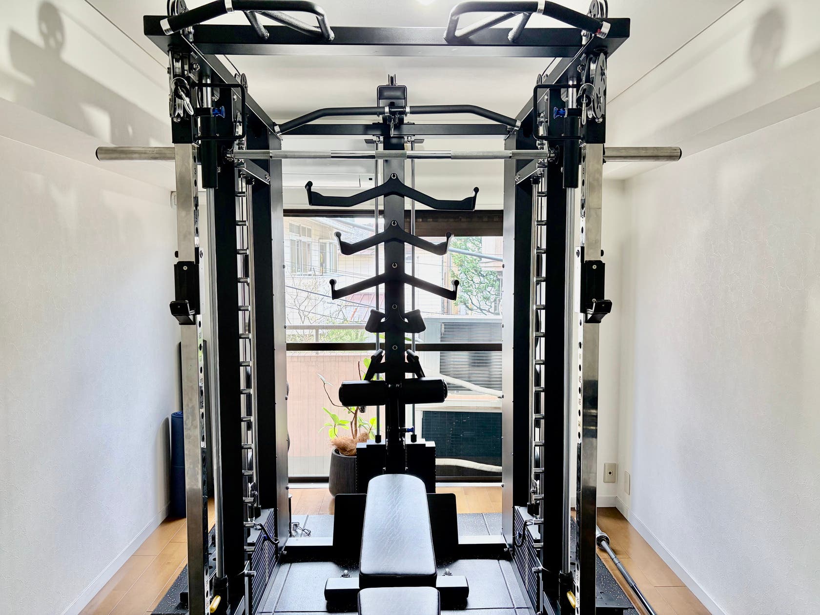 《外苑前駅徒歩6分》青山一等地にある清潔感あるレンタルジム　5in1ラック有　『レンタルジムGlitteR 南青山店ブースB』の写真3