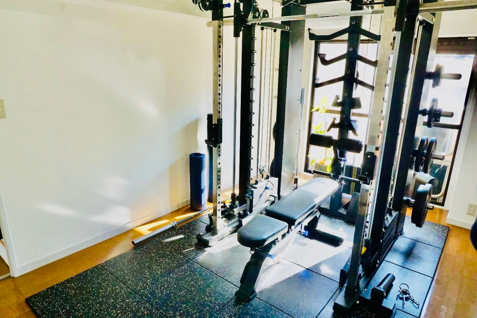 《外苑前駅徒歩6分》青山一等地にある清潔感あるレンタルジム　5in1ラック有　『レンタルジムGlitteR 南青山店ブースB』の写真1