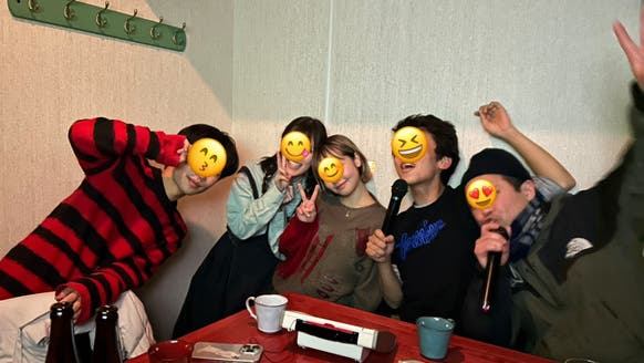 京都烏丸唯一!スナックごっこができちゃう "ミニバーカウンター" で歌うカラオケルームの写真2