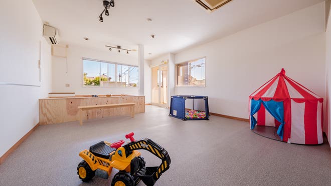 重機ラジコン&卓球で遊べる貸切スペース|飲食OK・駐車場完備の写真1