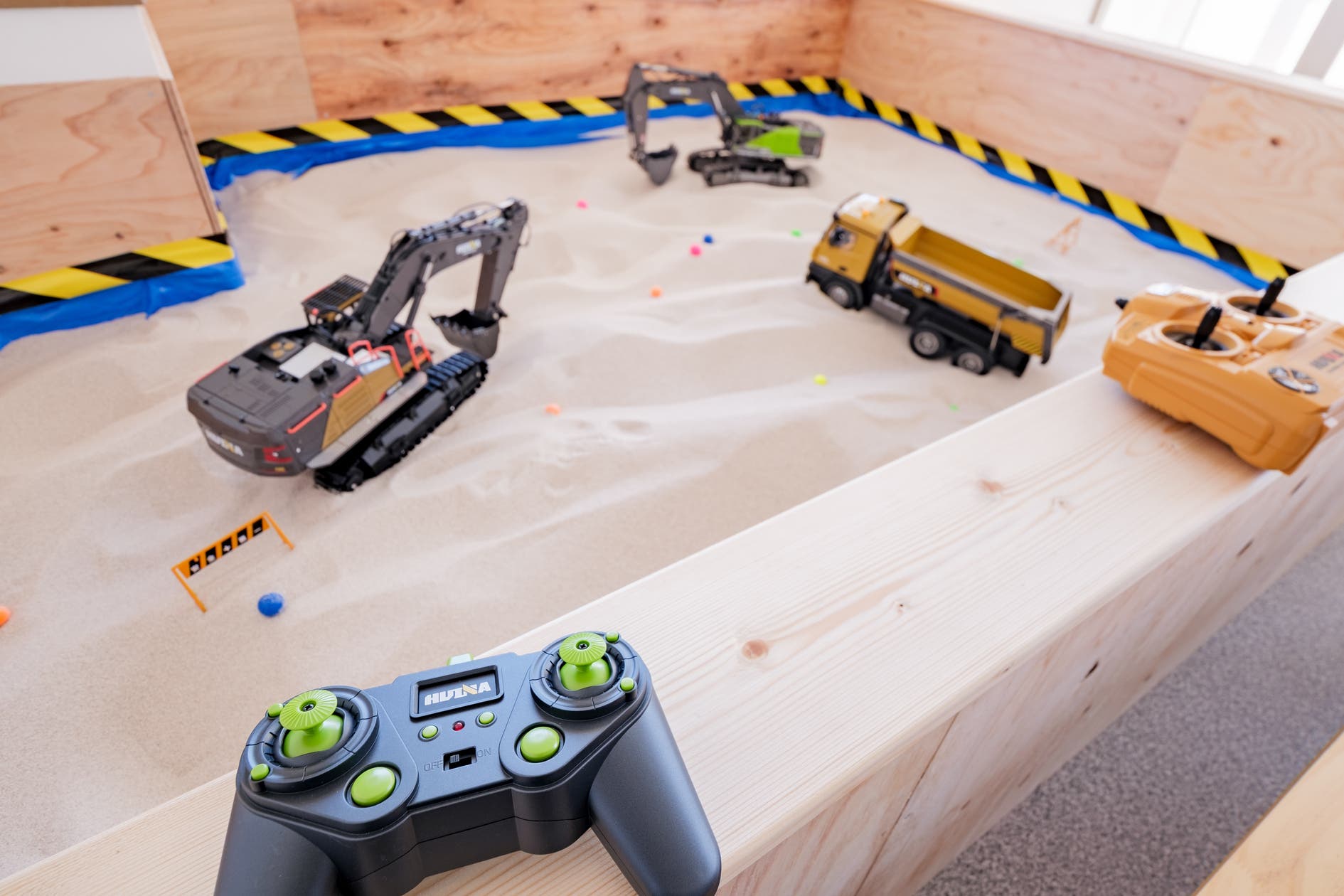 重機ラジコン＆卓球で遊べる貸切スペース｜飲食OK・駐車場完備の写真3