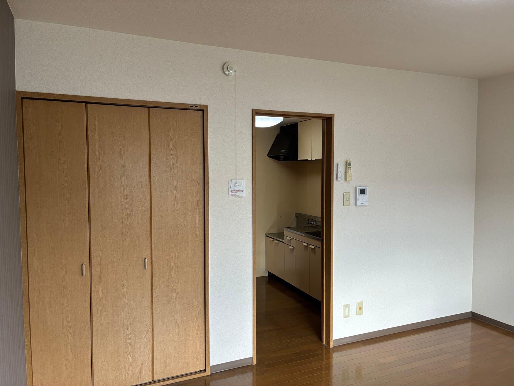 集合住宅の１階の部屋、無料駐車場１台ありの写真1