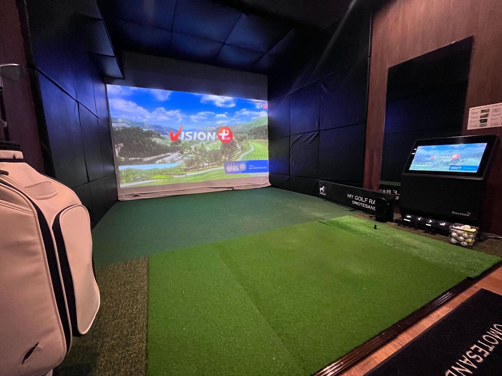 【完全個室】ラグジュアリーゴルフスタジオ⛳️ アクセス抜群 表参道駅より徒歩4分🚶 冷蔵庫完備✨の写真1
