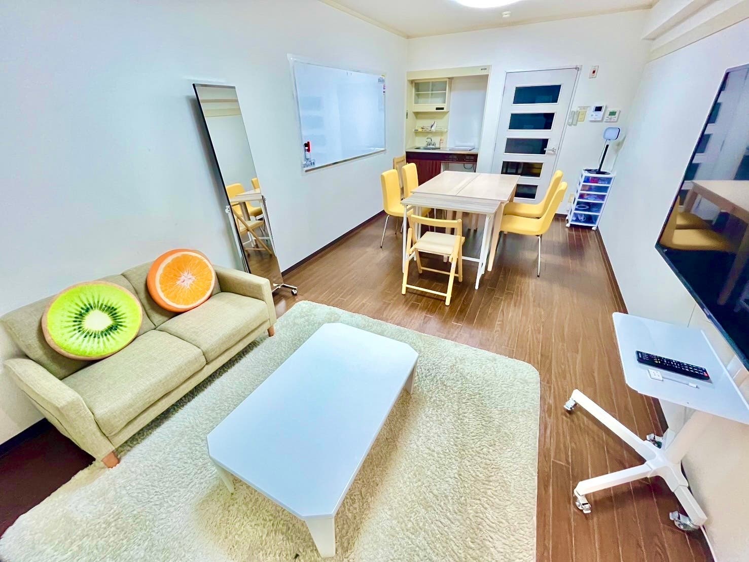 RENEW🌈＜パイナップルスペース🍍奈良＞【動画あり】⭐️面接･撮影用ﾗｲﾄ⭐️自宅感覚⭐️55㌅TV⭐️飲食OKの写真9