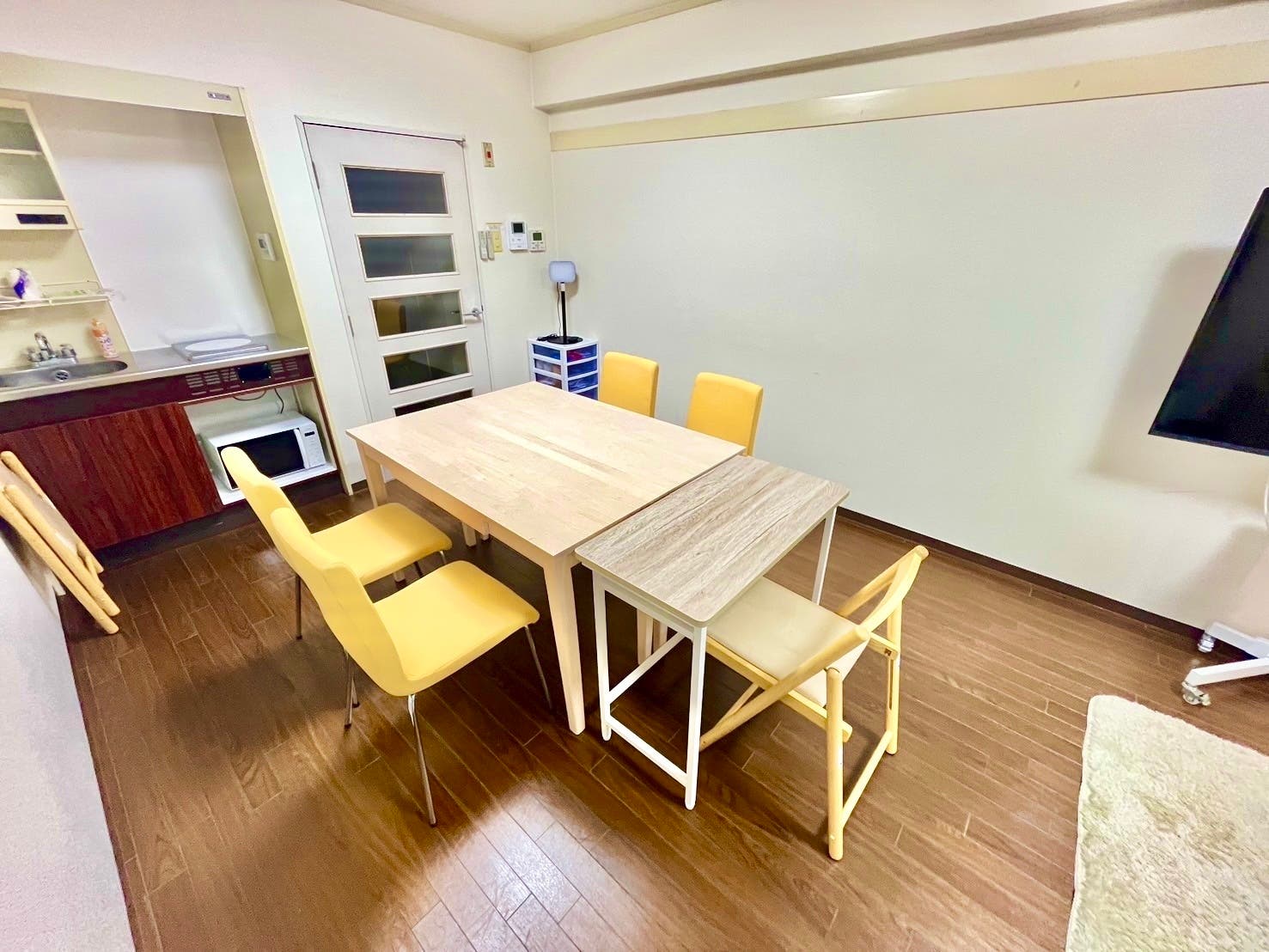 RENEW🌈＜パイナップルスペース🍍奈良＞【動画あり】⭐️面接･撮影用ﾗｲﾄ⭐️自宅感覚⭐️55㌅TV⭐️飲食OKの写真6