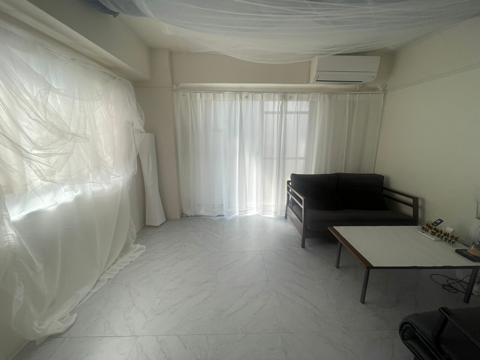 市内中心部 勝山町駅徒歩2分 ドルチェグスト完備! ネイル、リラク、女子会、デート、リモート会議にも幅広く利用可の写真1