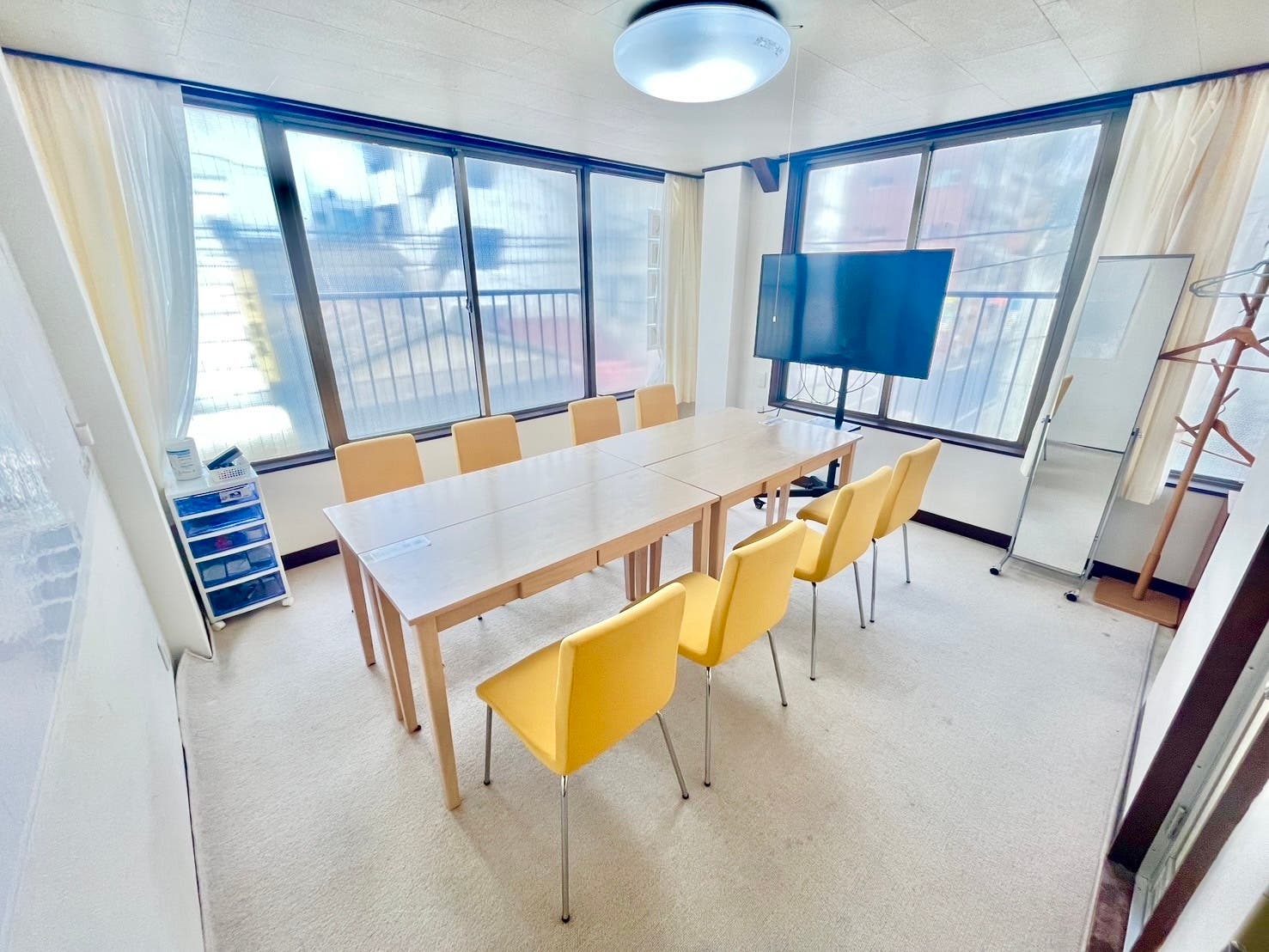 RENEW ＜パイナップル会議室🍍岡山駅前＞【室内動画あり】ビジネス・学生応援特価 ⭐️ 駅近・窓が多くて明るいお部屋⭐️ の写真3