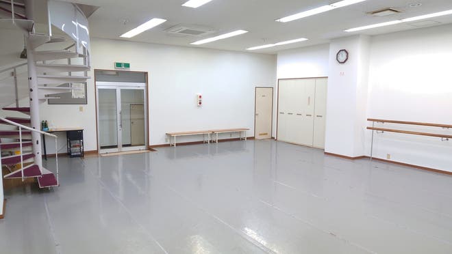 83㎡の広々とした空間で自由に踊れるダンススタジオの写真1