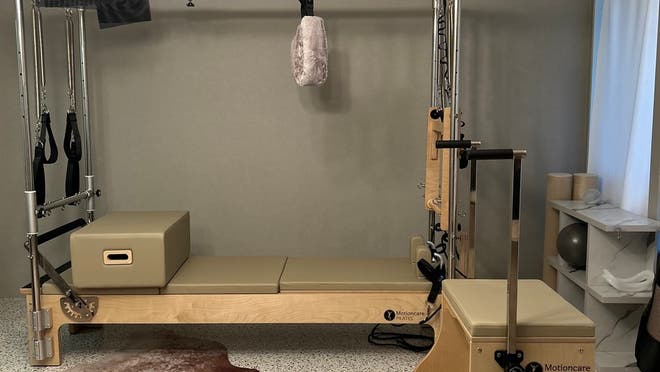 【三宮・徒歩6分】キャフォーマー+チェア完備|マシンピラティスレンタルスタジオ(1対1・少人数対応)の写真1