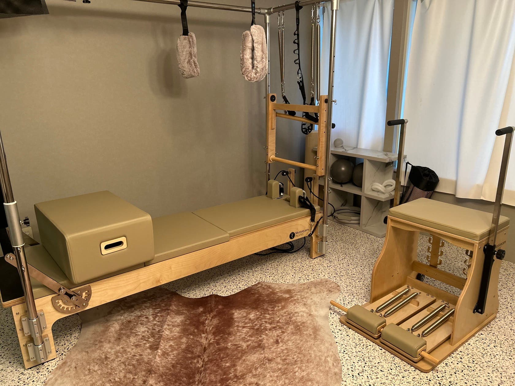 【三宮・徒歩6分】キャフォーマー＋チェア完備｜マシンピラティスレンタルスタジオ（1対1・少人数対応）の写真2