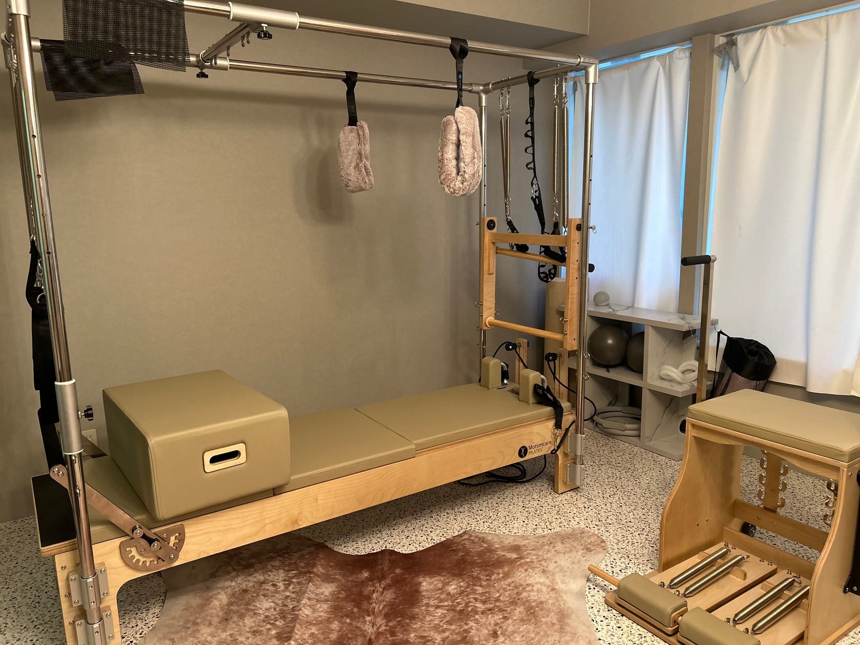 【三宮・徒歩6分】キャフォーマー＋チェア完備｜マシンピラティスレンタルスタジオ（1対1・少人数対応）の写真4