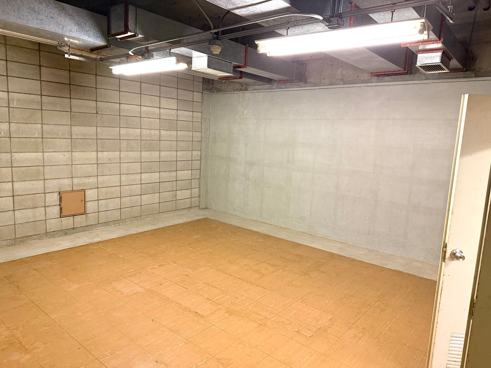 地下器材倉庫｜飯田橋駅徒歩2分学校跡地のレンタルスペース/面接、取り調べ等の動画撮影などの写真1