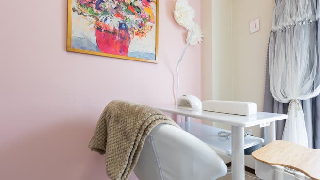 【大宮駅徒歩5分】ネイル専用レンタルサロンMieux Aブース|(×貸切)アクリル可・男性利用可【埼玉県】の写真1