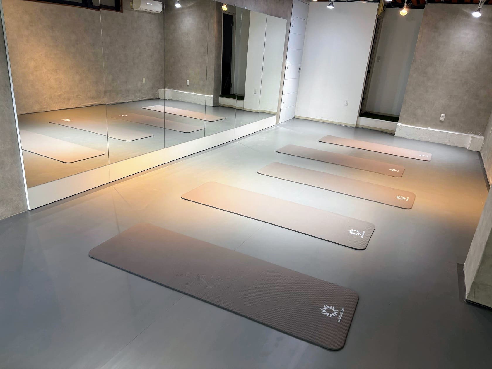 【国分寺エリア最大級40㎡】幅5.4mの超大型鏡完備！ダンス・ヨガ・演劇の稽古に。無料Wi-Fiや撮影機材も充実で動画配信にも◎の写真5