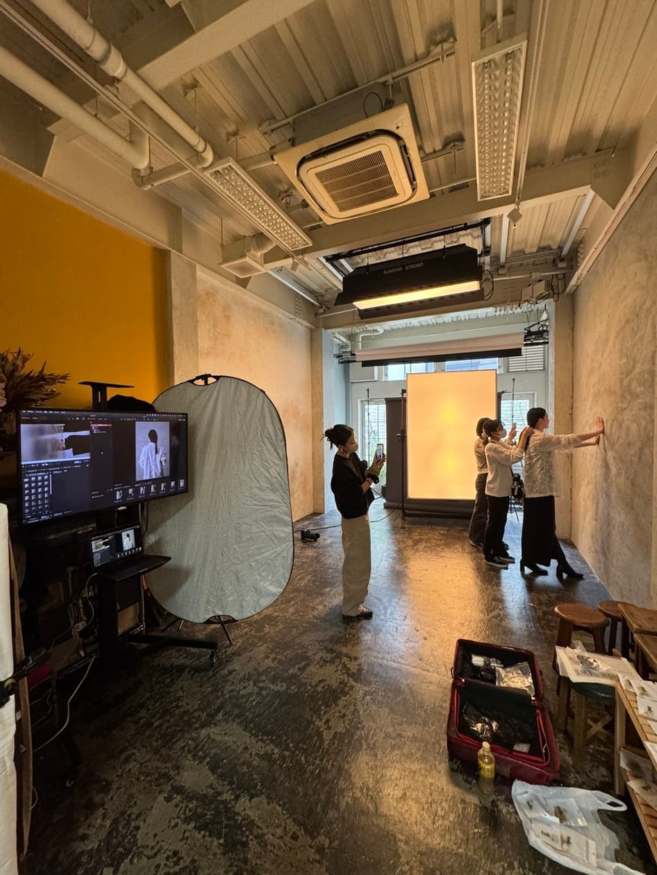 七五三・家族撮影に最適｜自然光が入る白壁ナチュラルスタジオ（九条駅徒歩5分）の写真1