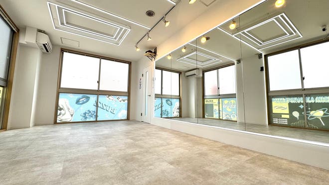 【BUZZ福岡西新】1stの写真3