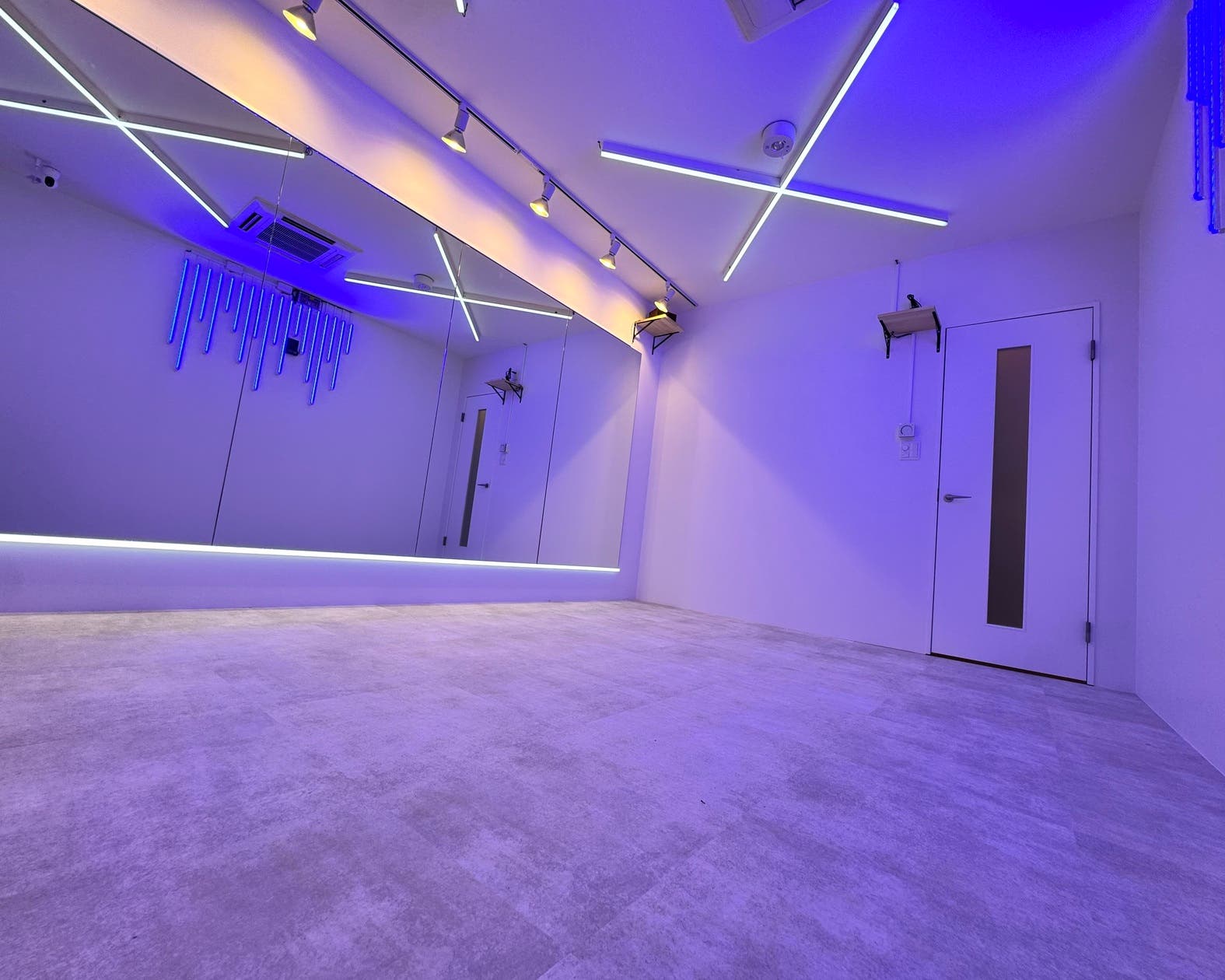 【BUZZ福岡西新】2stの写真1