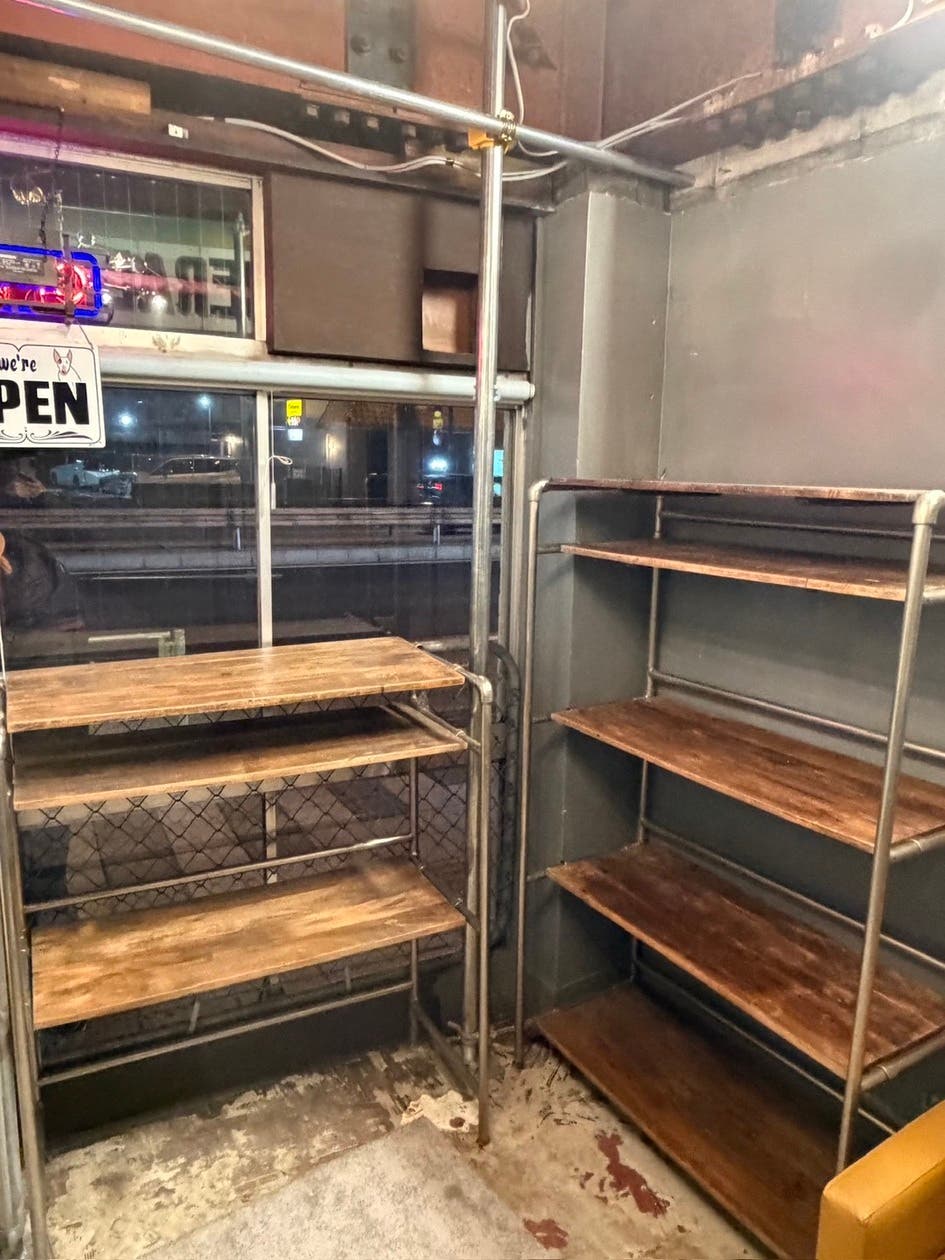 展示会やPOPUP、撮影などにご利用いただける、国道246号沿いの四畳半ほどのコンパクトなスペースです。の写真1