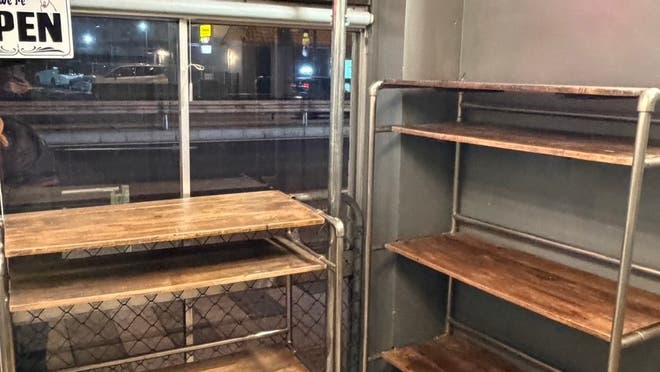 展示会やPOPUP、撮影などにご利用いただける、国道246号沿いの四畳半ほどのコンパクトなスペースです。の写真1