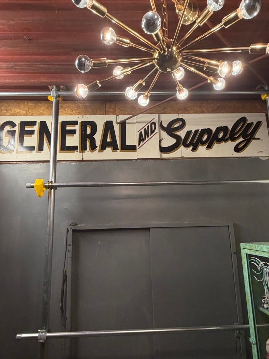 展示会やPOPUP、撮影などにご利用いただける、国道246号沿いの四畳半ほどのコンパクトなスペースです。の写真5