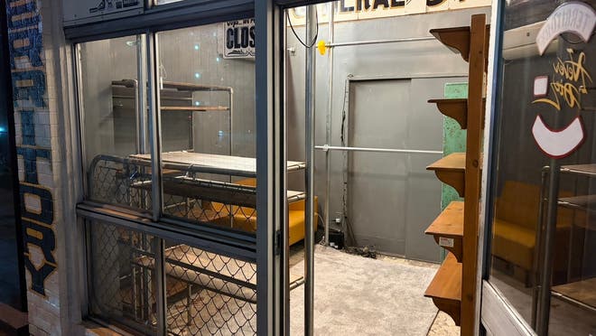 展示会やPOPUP、撮影などにご利用いただける、国道246号沿いの四畳半ほどのコンパクトなスペースです。の写真8