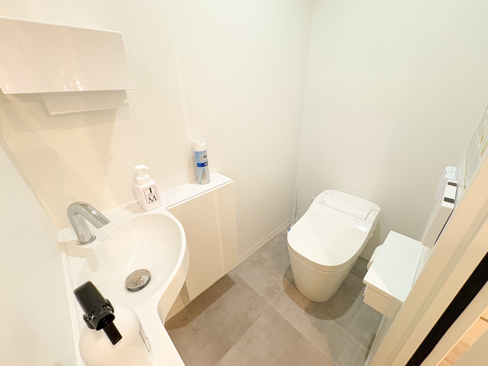 【恵比寿駅徒歩1分｜24時間営業｜18PSブース】防音完全個室／31.5型モニター／充電／web商談・面接・MTG・テレワーク等の写真22