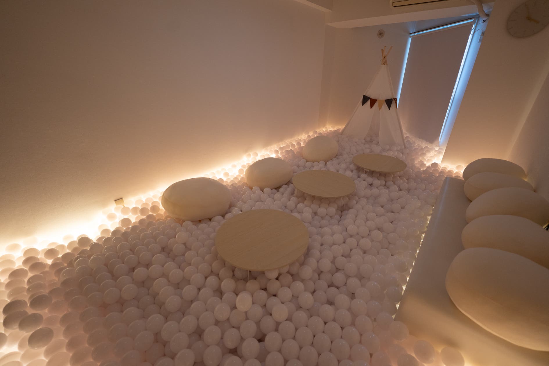 🫧１面ボールプール🫧馬喰町から４分！斬新でテンションMAXのパーティルーム✨女子会、撮影、シアター、各種パーティの写真3
