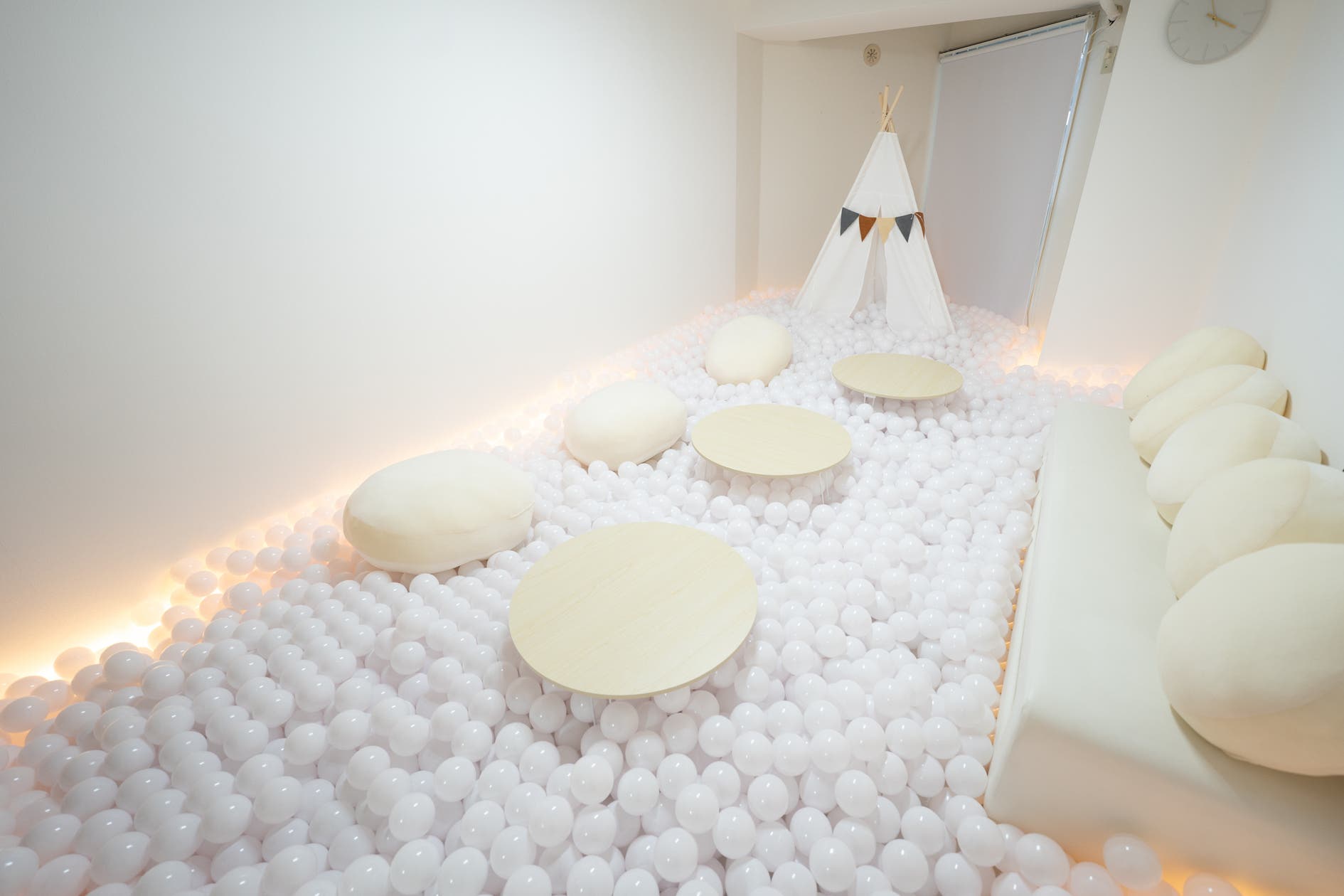 🫧１面ボールプール🫧馬喰町から４分！斬新でテンションMAXのパーティルーム✨女子会、撮影、シアター、各種パーティの写真4