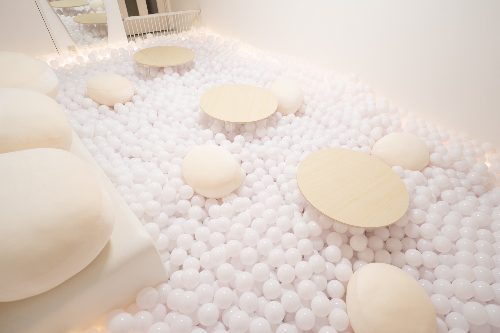 🫧１面ボールプール🫧馬喰町から４分！斬新でテンションMAXのパーティルーム✨女子会、撮影、シアター、各種パーティの写真12