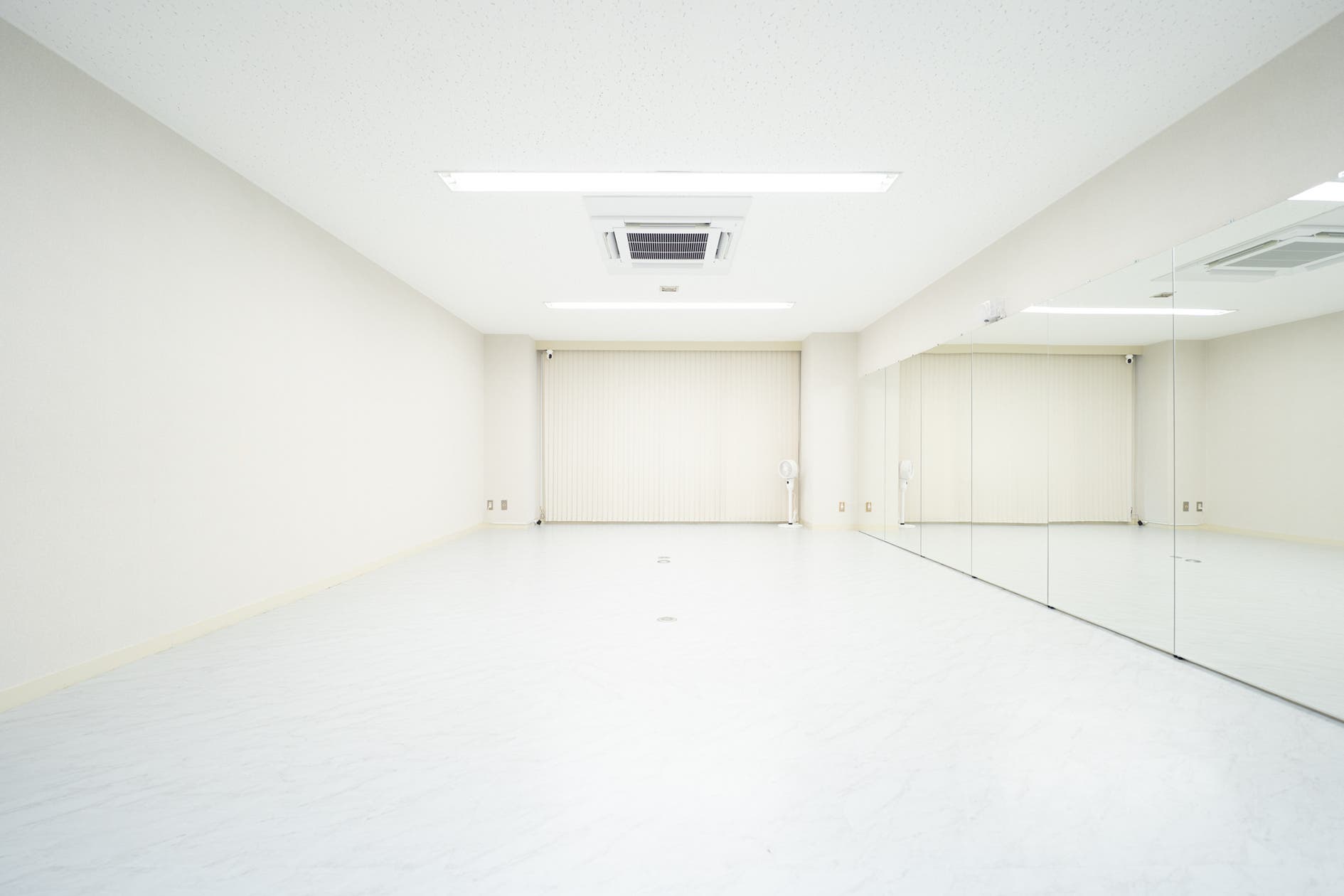 ✨NEW OPEN✨【栄駅徒歩5分】大型ミラー×高速Wi-Fi｜今だけお得な割引あり🔥定期利用も大歓迎！の写真1