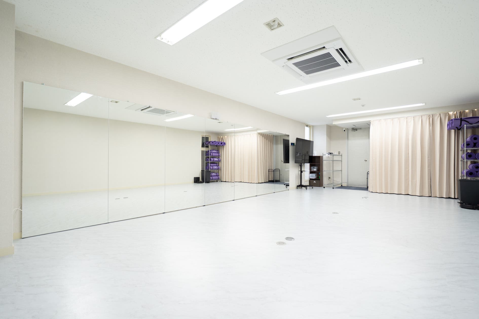 ✨NEW OPEN✨【栄駅徒歩5分】大型ミラー×高速Wi-Fi｜今だけお得な割引あり🔥定期利用も大歓迎！の写真3