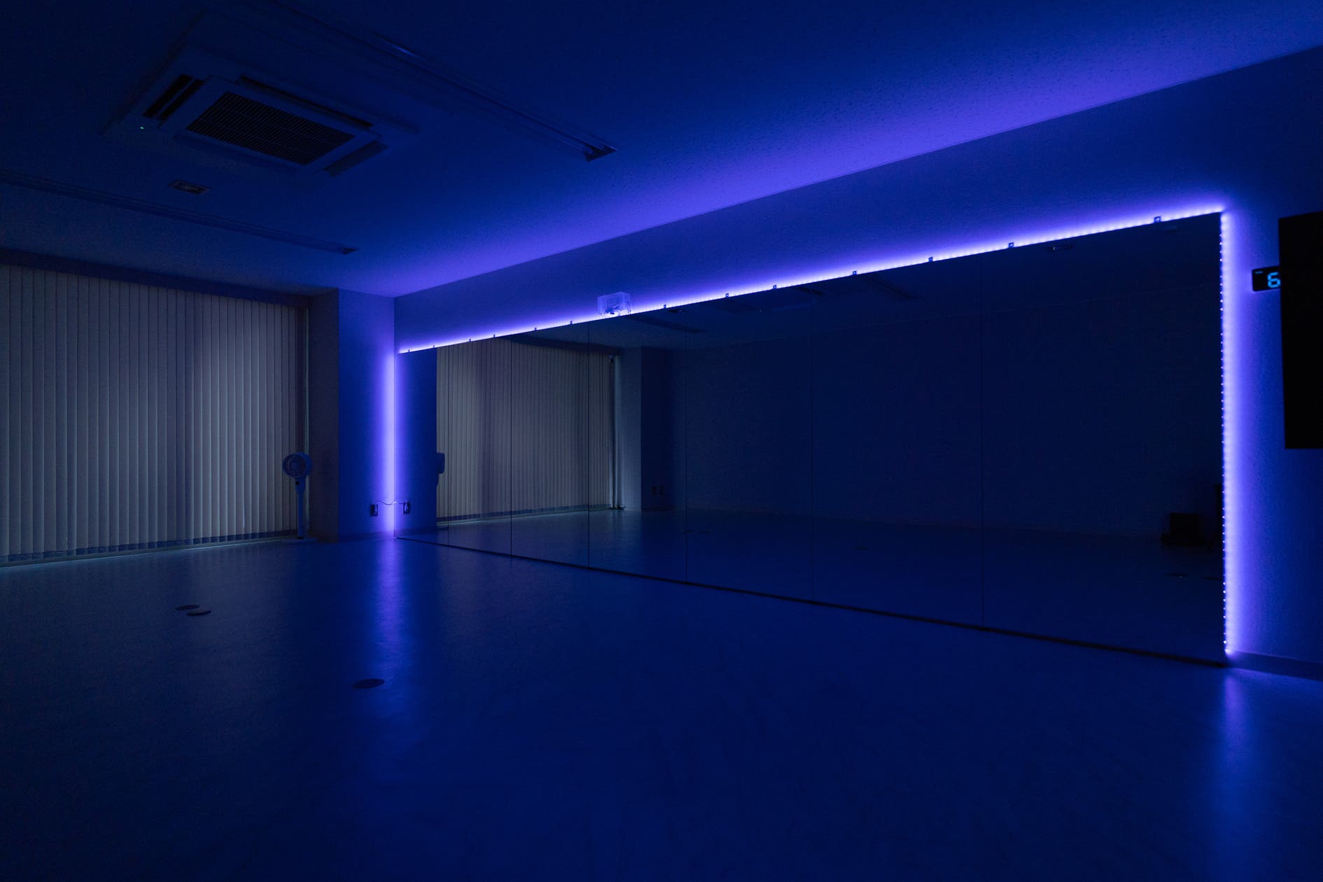 ✨NEW OPEN✨【栄駅徒歩5分】大型ミラー×高速Wi-Fi｜今だけお得な割引あり🔥定期利用も大歓迎！の写真4