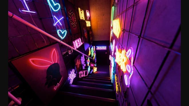 ネオンが特徴の防音スタジオ|配信可能・グリーンバック・控室完備|用賀・桜新町駅徒歩圏内の写真4