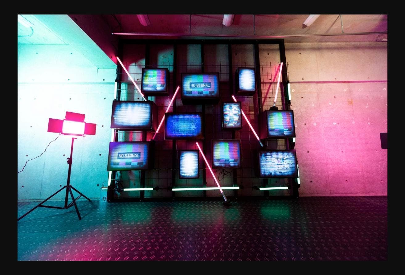 ネオンが特徴の防音スタジオ｜配信可能・グリーンバック・控室完備｜用賀・桜新町駅徒歩圏内の写真6