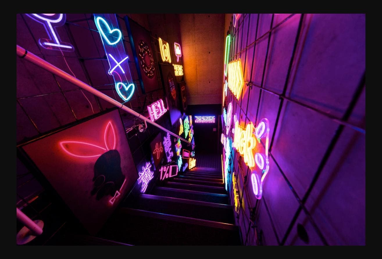 ネオンが特徴の防音スタジオ｜配信可能・グリーンバック・控室完備｜用賀・桜新町駅徒歩圏内の写真15