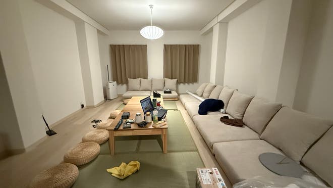 【市ヶ谷駅徒歩5分・九段下】和モダンの隠れ家スペース/L字ソファ&畳/プロジェクター完備/女子会・会議・撮影にの写真1