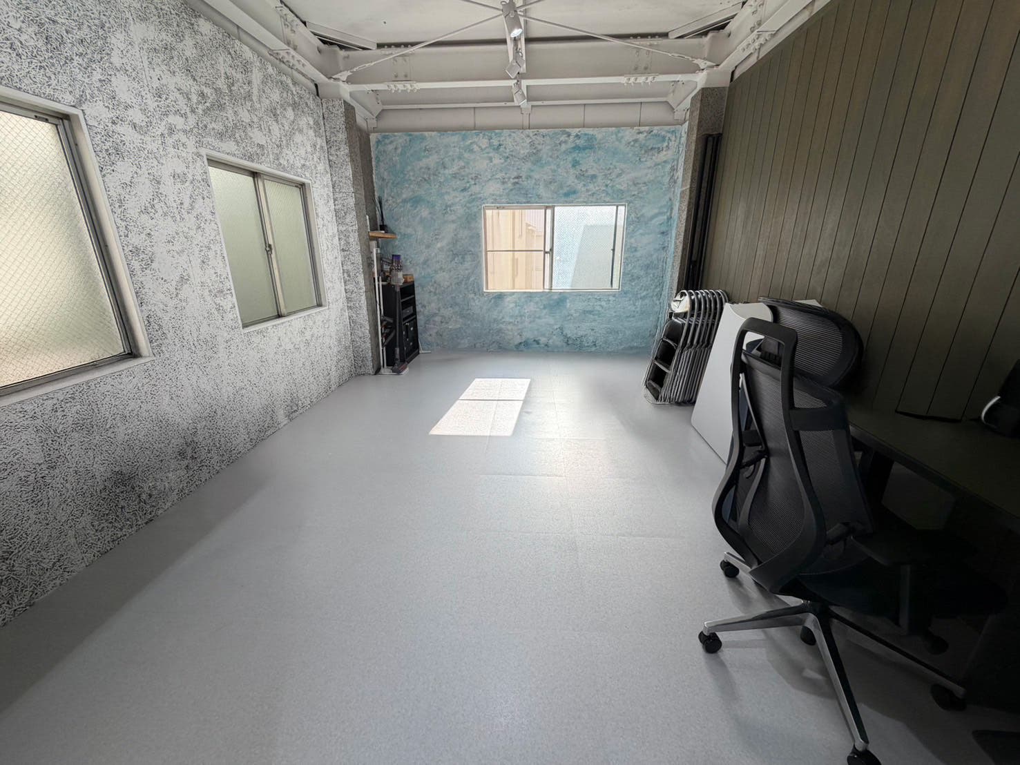 会議・作業・ワークショップ対応｜制作利用も可能な多目的スペースの写真1