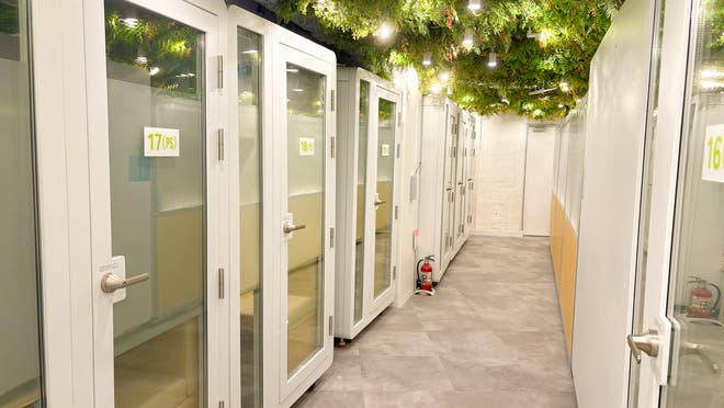 【恵比寿駅徒歩1分|9Gブース】最大6名/高速Wi-Fi/55型モニター/会議・商談・面接・打ち合わせ・作業等の写真18