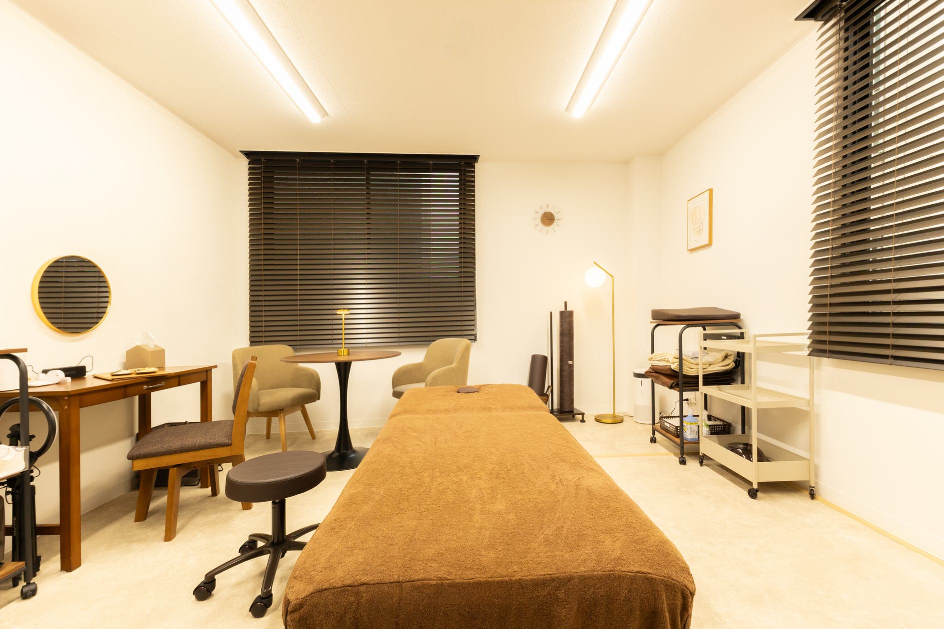 OPEN価格✨四ツ橋駅1分・心斎橋徒歩5分｜完全個室の上質空間｜長時間割でお得◎施術・面談に最適｜備品充実の写真2