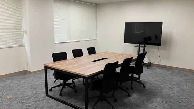 勾当台公園駅 6名【502会議室】30分からOK!Wi-Fi貸出有り/静かで落ち着いた環境◎面接・面談に最適な貸し会議室の写真1