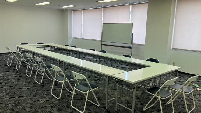 勾当台公園駅【305会議室】ロの字型で16名まで対応◎ 打ち合わせやワークショップにも使える貸し会議室の写真1