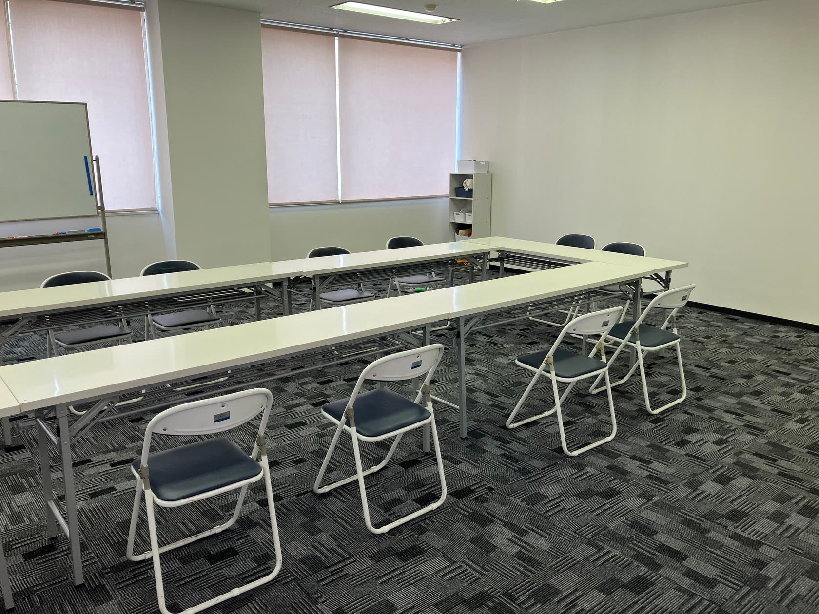 勾当台公園駅【305会議室】ロの字型で16名まで対応◎ 打ち合わせやワークショップにも使える貸し会議室の写真2