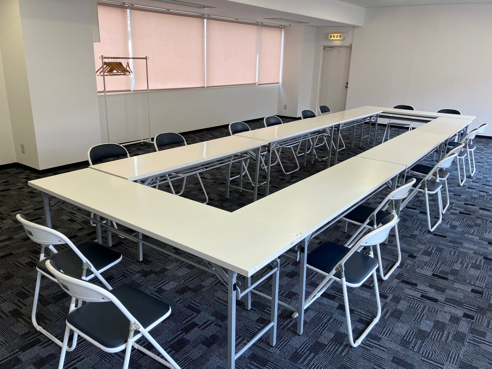勾当台公園駅【305会議室】ロの字型で16名まで対応◎ 打ち合わせやワークショップにも使える貸し会議室の写真4