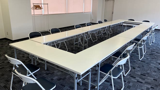 勾当台公園駅【305会議室】ロの字型で16名まで対応◎ 打ち合わせやワークショップにも使える貸し会議室の写真4
