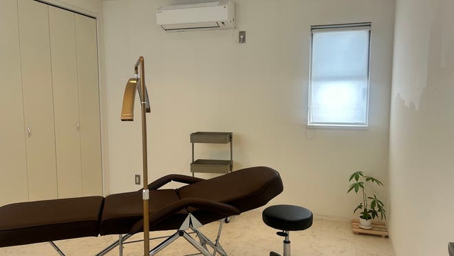 静かな住宅街×駐車場2台完備。エステ・脱毛・マツエク・リモート対応の多用途サロンの写真1