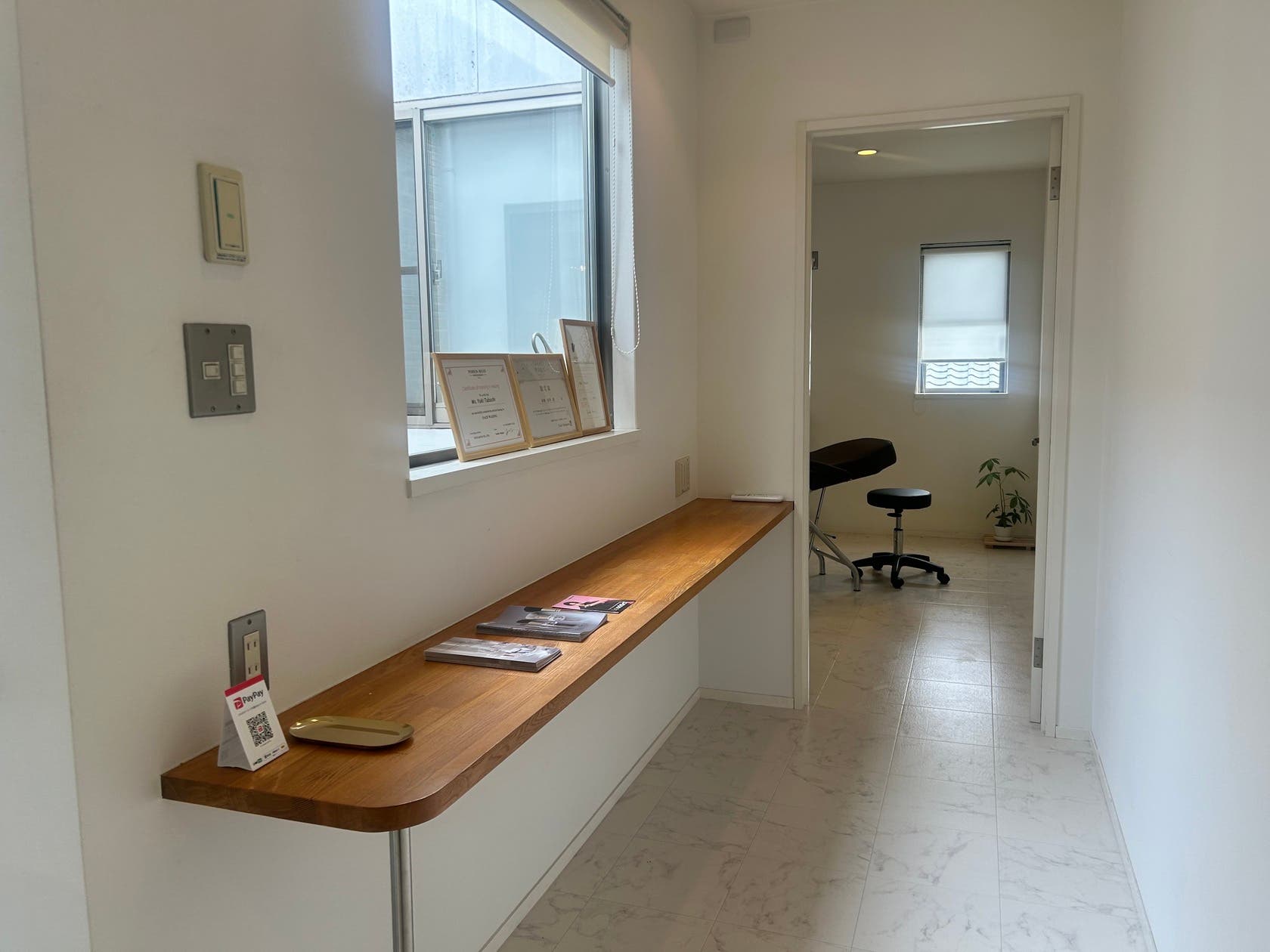 静かな住宅街×駐車場2台完備。エステ・脱毛・マツエク・リモート対応の多用途サロンの写真2