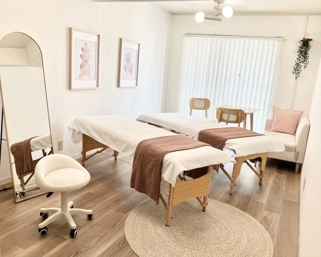 新店舗✨【新大阪駅徒歩5分👀】完全個室の都会のオアシスサロン🍃高品質&多機能ベッド完備♪無料備品充実の写真1