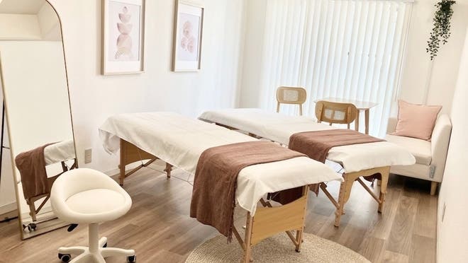 新店舗✨【新大阪駅徒歩5分👀】完全個室の都会のオアシスサロン🍃高品質&多機能ベッド完備♪無料備品充実の写真1