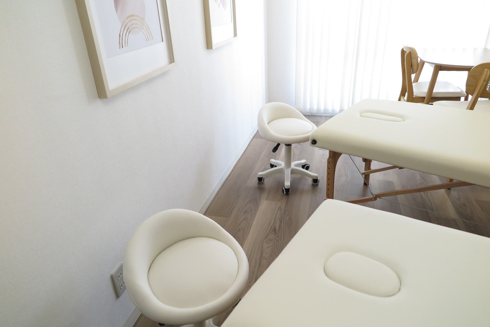 新店舗✨【新大阪駅徒歩5分👀】完全個室の都会のオアシスサロン🍃高品質&多機能ベッド完備♪無料備品充実の写真4