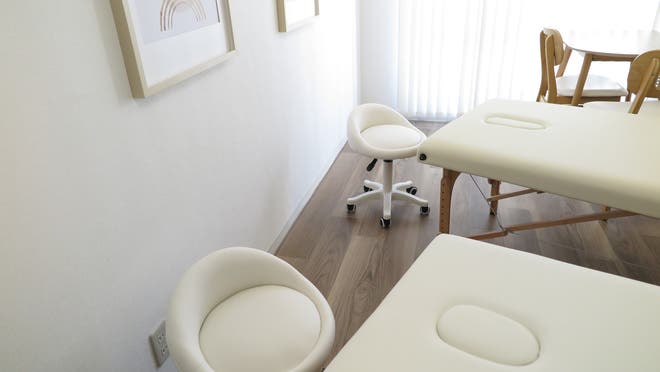 新店舗✨【新大阪駅徒歩5分👀】完全個室の都会のオアシスサロン🍃高品質&多機能ベッド完備♪無料備品充実の写真4